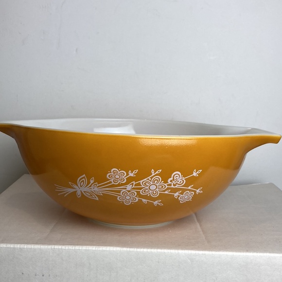 Pyrex | Kitchen | Vintage Pyrex Bowls Set Butterfly Gold Cinderella ...